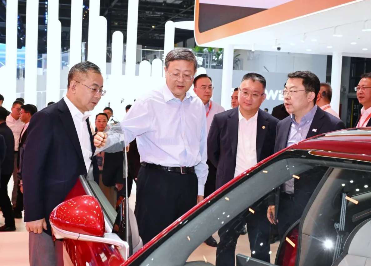 Chen Jining Inspects the Shanghai Auto Show, Views Latest Technologies ...
